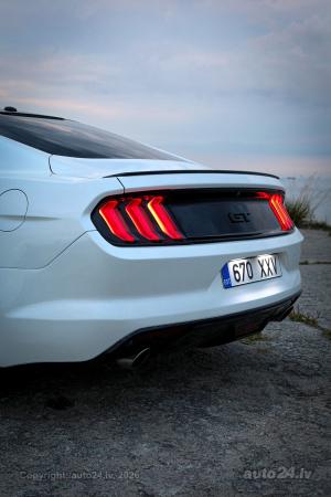 White Ford Mustang 2017 in Tallinn, with an engine capacity of 5.00 L and mileage of 85 thousand km for 40000 €, photo 10 on AUTOMOTO.COM.LV