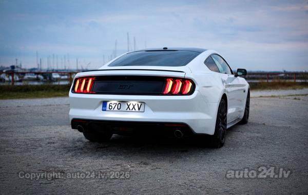Balts Ford Mustang 2017 Tallina, ar dzinēja tilpumu 5.00 L un nobraukumu 85 tūkst. km par 40000 €, foto 10 vietnē AUTOMOTO.COM.LV