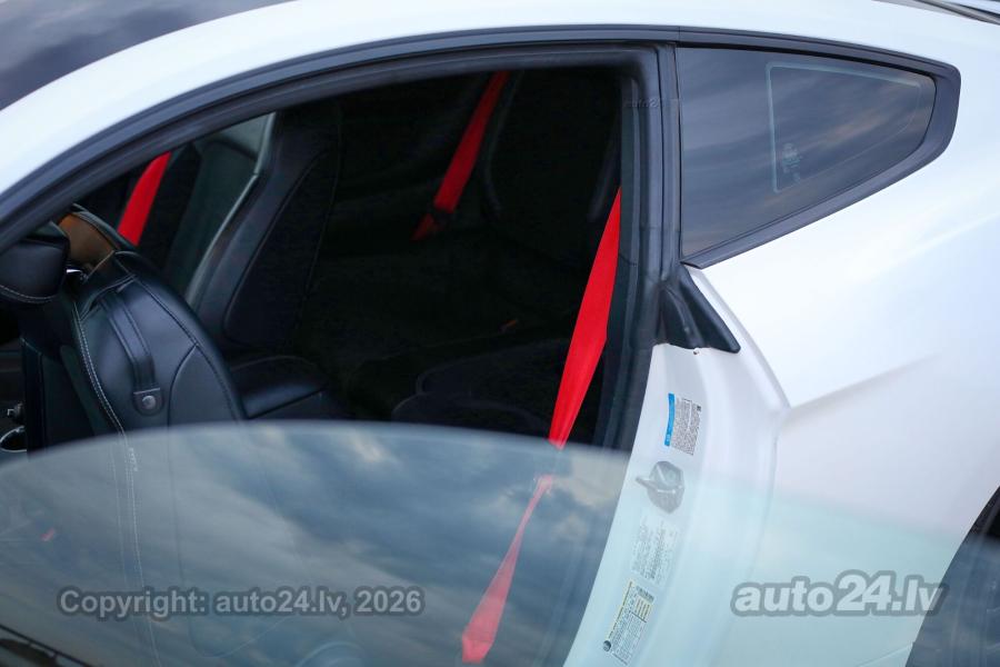 White Ford Mustang 2017 in Tallinn, with an engine capacity of 5.00 L and mileage of 85 thousand km for 40000 €, photo 16 on AUTOMOTO.COM.LV