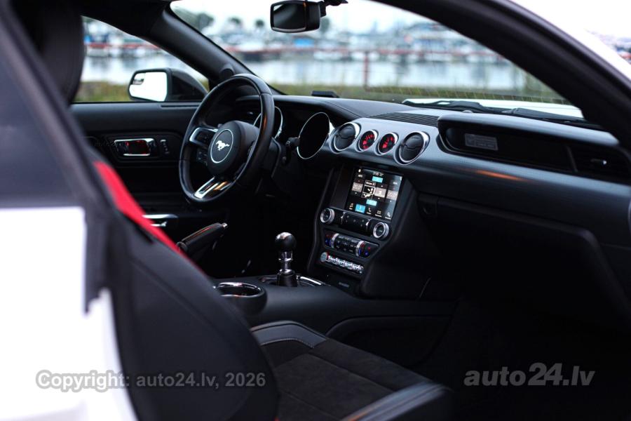 White Ford Mustang 2017 in Tallinn, with an engine capacity of 5.00 L and mileage of 85 thousand km for 40000 €, photo 17 on AUTOMOTO.COM.LV