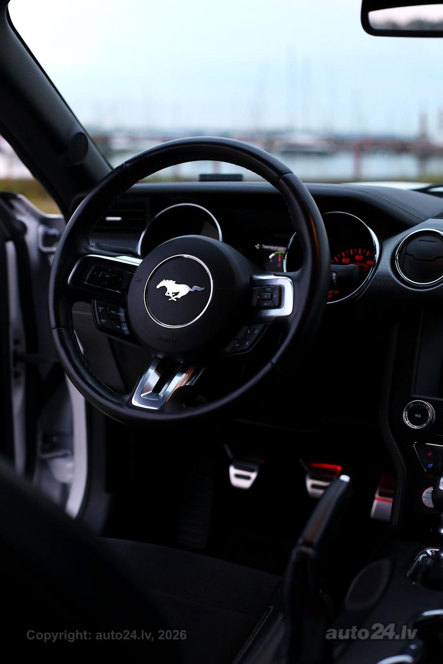 White Ford Mustang 2017 in Tallinn, with an engine capacity of 5.00 L and mileage of 85 thousand km for 40000 €, photo 21 on AUTOMOTO.COM.LV