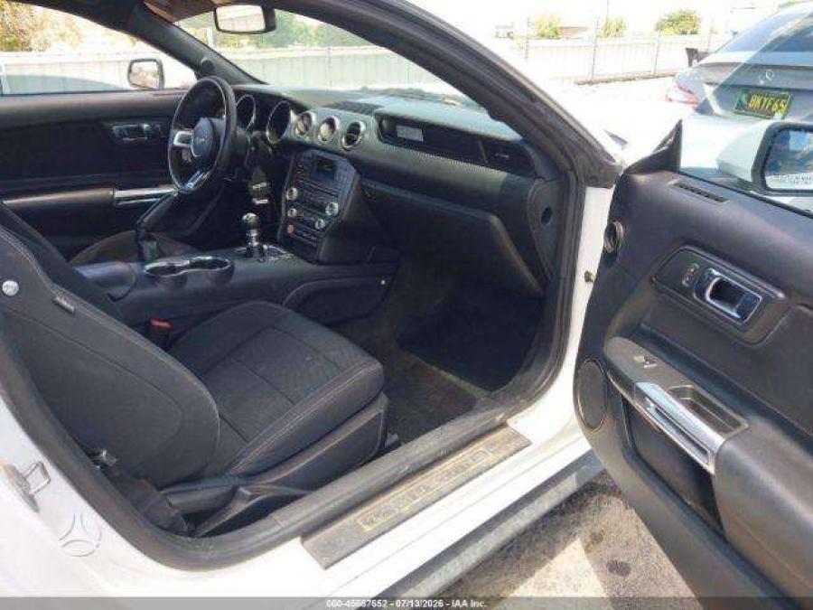 Balts Ford Mustang 2017 Klaipėda, ar dzinēja tilpumu 0.00 L un nobraukumu 80 tūkst. km par 9600 €, foto 6 vietnē AUTOMOTO.COM.LV