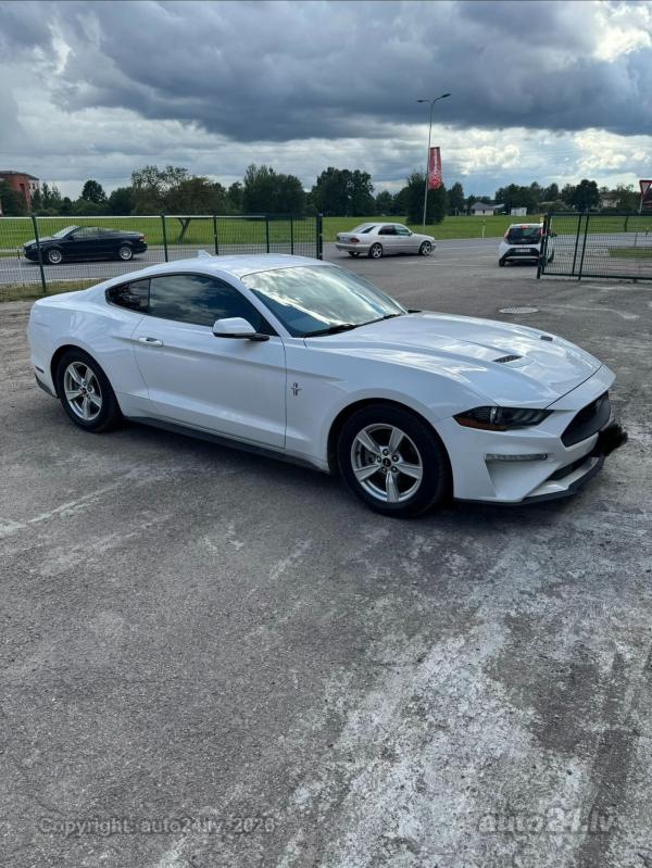 White Ford Mustang 2020 in Riga, with an engine capacity of 2.30 L and mileage of 38 thousand km for 22500 €, photo 3 on AUTOMOTO.COM.LV