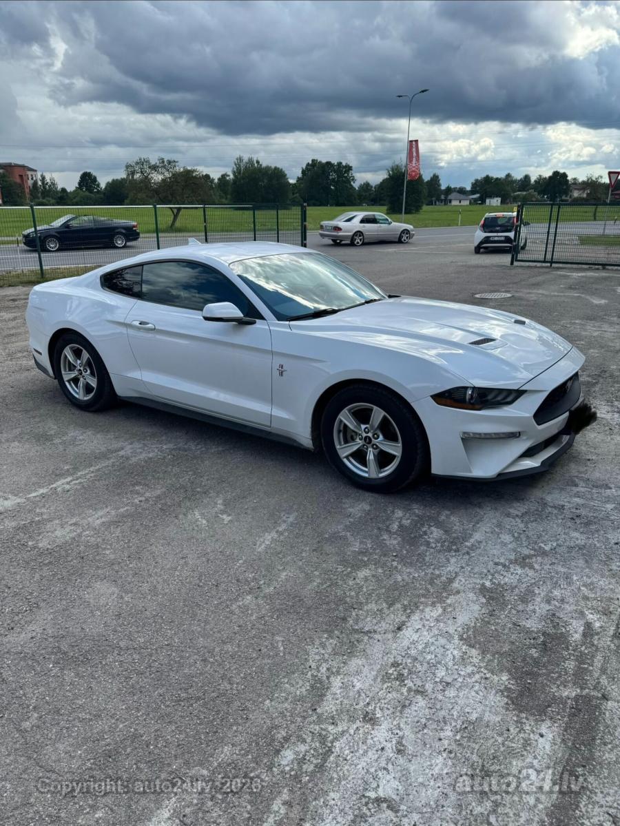 White Ford Mustang 2020 in Riga, with an engine capacity of 2.30 L and mileage of 38 thousand km for 22500 €, photo 4 on AUTOMOTO.COM.LV