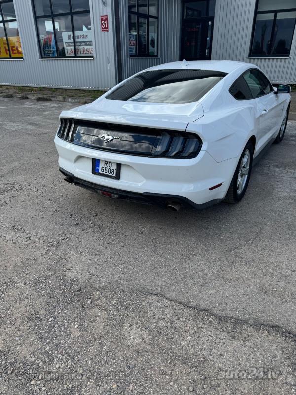 White Ford Mustang 2020 in Riga, with an engine capacity of 2.30 L and mileage of 38 thousand km for 22500 €, photo 4 on AUTOMOTO.COM.LV