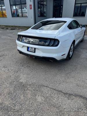 White Ford Mustang 2020 in Riga, with an engine capacity of 2.30 L and mileage of 38 thousand km for 22500 €, photo 5 on AUTOMOTO.COM.LV