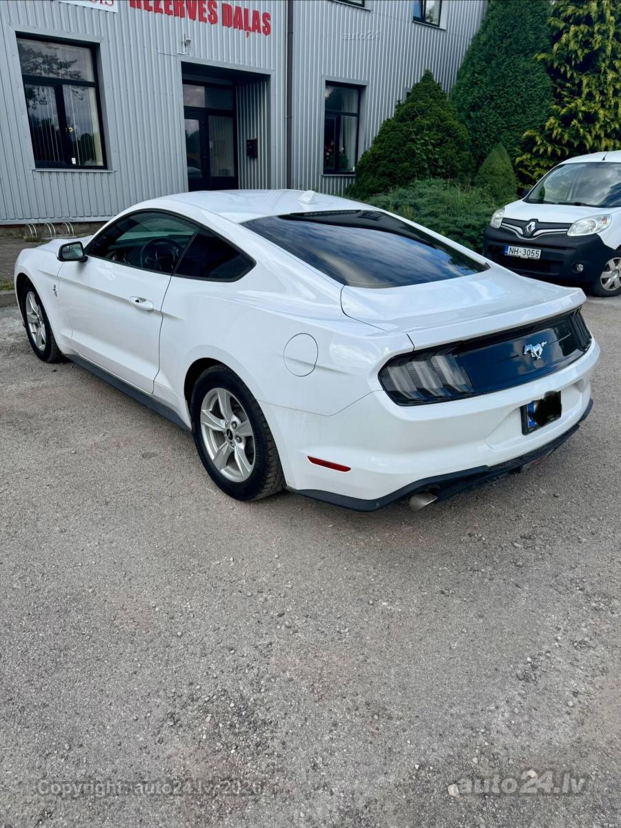 White Ford Mustang 2020 in Riga, with an engine capacity of 2.30 L and mileage of 38 thousand km for 22500 €, photo 6 on AUTOMOTO.COM.LV