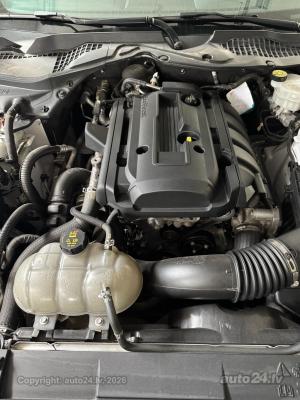White Ford Mustang 2020 in Riga, with an engine capacity of 2.30 L and mileage of 38 thousand km for 22500 €, photo 7 on AUTOMOTO.COM.LV