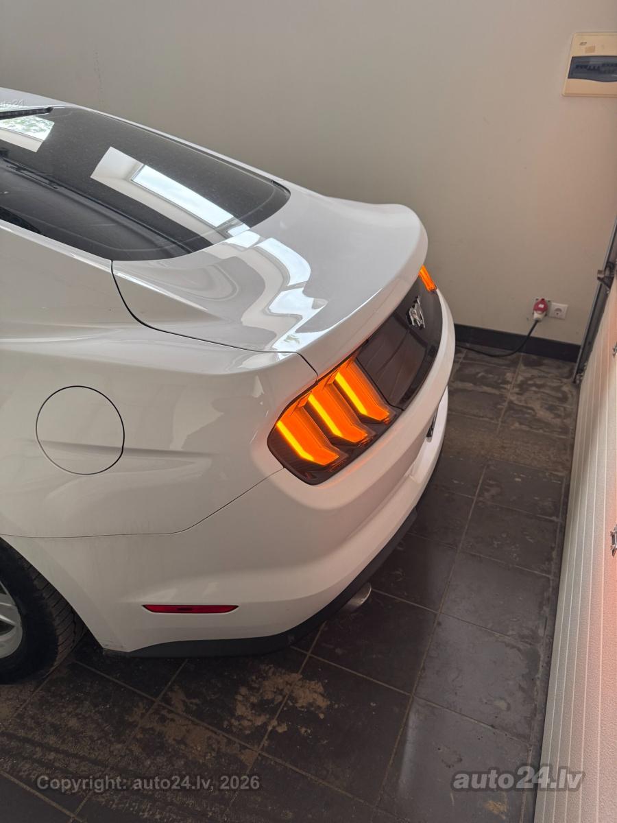 White Ford Mustang 2020 in Riga, with an engine capacity of 2.30 L and mileage of 38 thousand km for 22500 €, photo 9 on AUTOMOTO.COM.LV