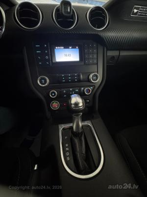 White Ford Mustang 2020 in Riga, with an engine capacity of 2.30 L and mileage of 38 thousand km for 22500 €, photo 12 on AUTOMOTO.COM.LV
