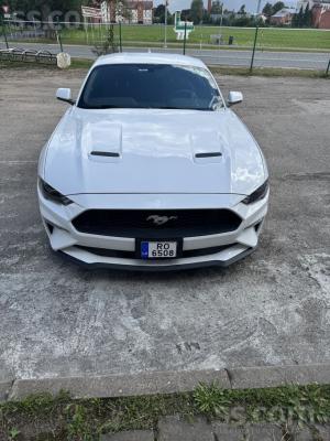 White Ford Mustang 2020 in Ogre, with an engine capacity of 2.30 L and mileage of 38 thousand km for 22500 €, photo 3 on AUTOMOTO.COM.LV