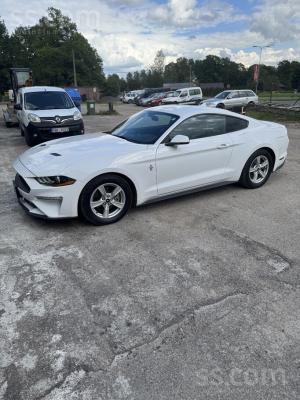 White Ford Mustang 2020 in Ogre, with an engine capacity of 2.30 L and mileage of 38 thousand km for 22500 €, photo 4 on AUTOMOTO.COM.LV