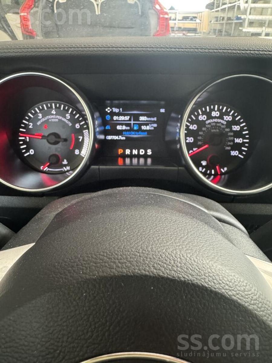 White Ford Mustang 2020 in Ogre, with an engine capacity of 2.30 L and mileage of 38 thousand km for 22500 €, photo 10 on AUTOMOTO.COM.LV