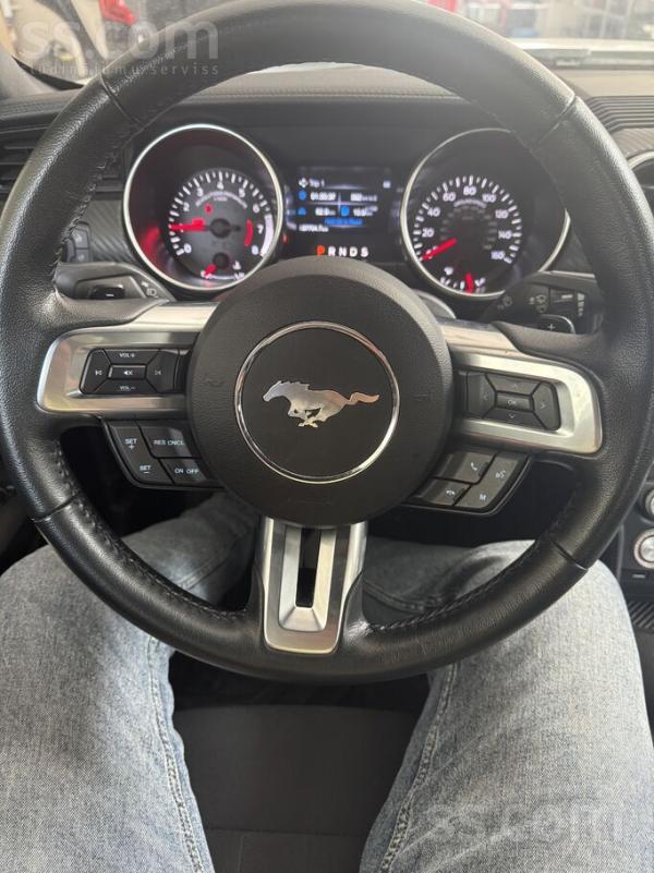White Ford Mustang 2020 in Ogre, with an engine capacity of 2.30 L and mileage of 38 thousand km for 22500 €, photo 10 on AUTOMOTO.COM.LV
