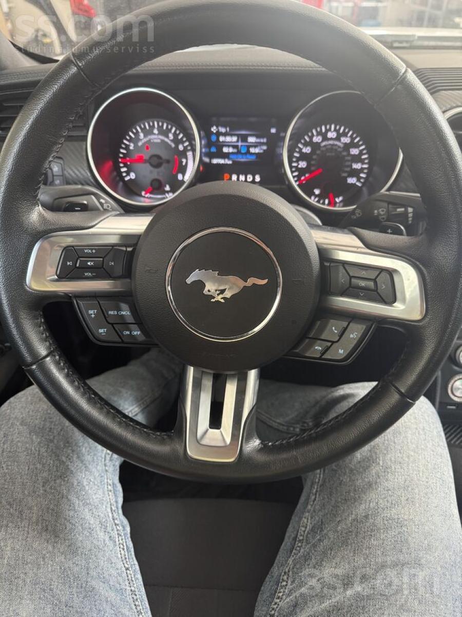 White Ford Mustang 2020 in Ogre, with an engine capacity of 2.30 L and mileage of 38 thousand km for 22500 €, photo 11 on AUTOMOTO.COM.LV