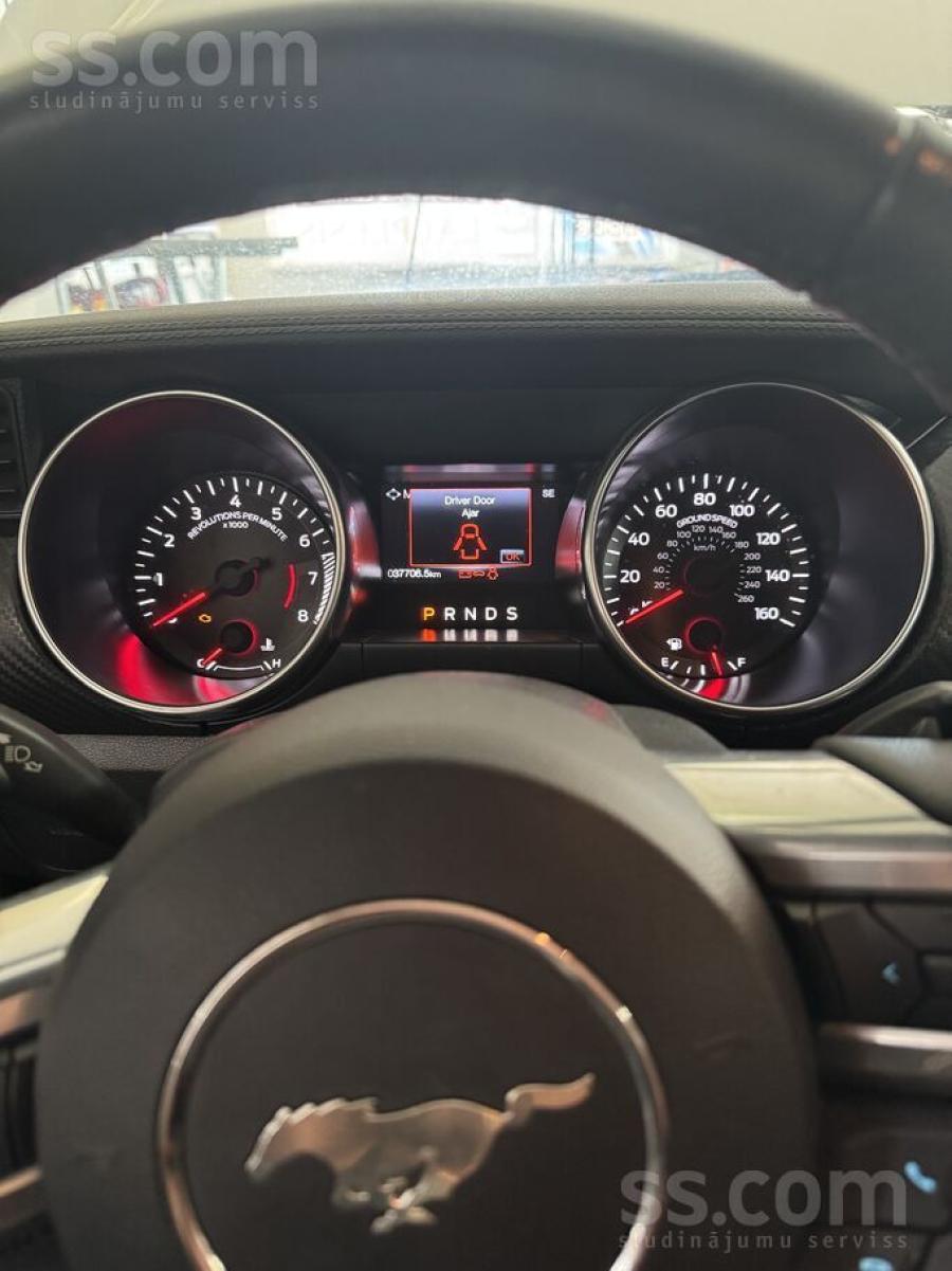 White Ford Mustang 2020 in Ogre, with an engine capacity of 2.30 L and mileage of 38 thousand km for 22500 €, photo 13 on AUTOMOTO.COM.LV