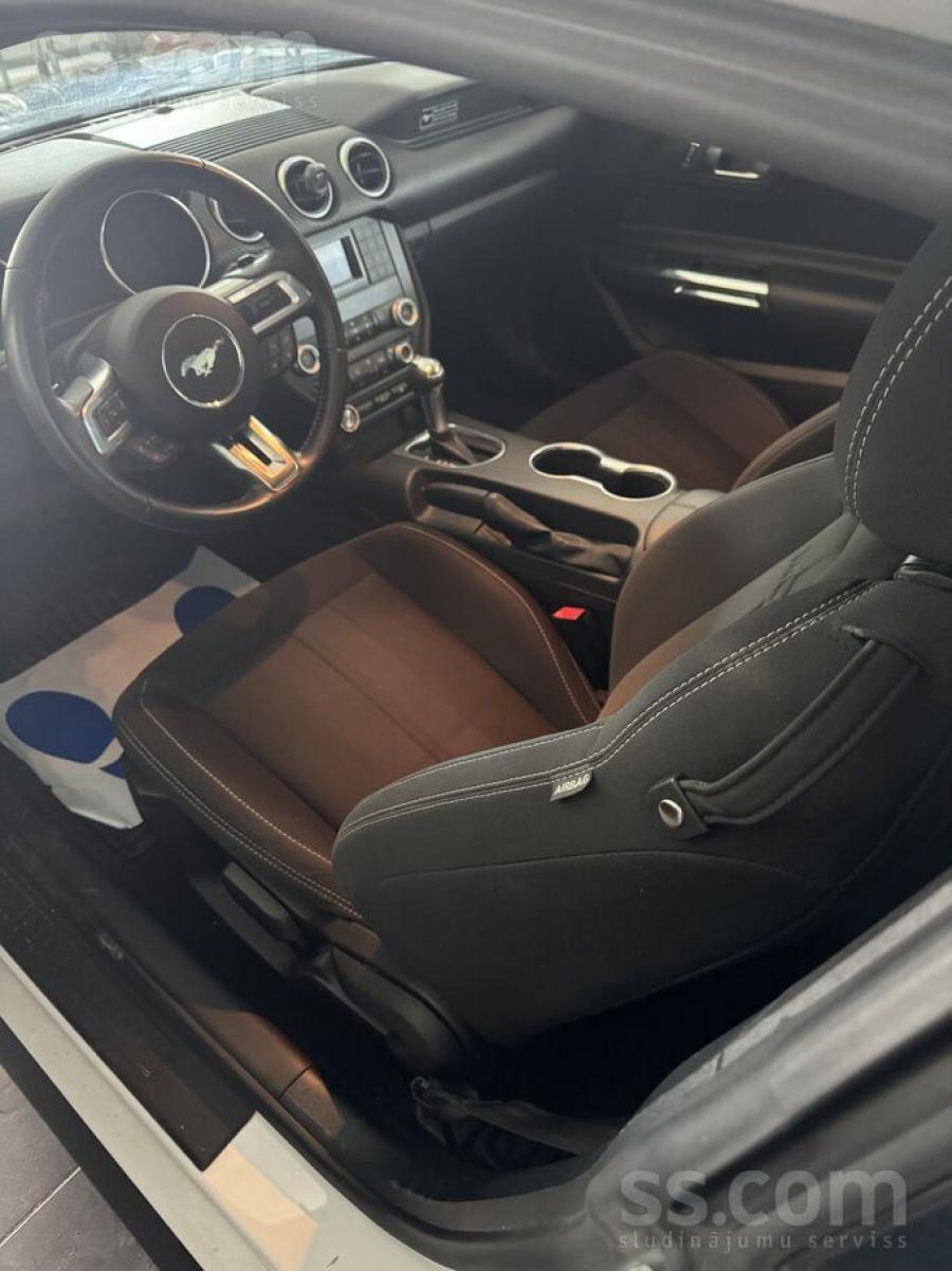 White Ford Mustang 2020 in Ogre, with an engine capacity of 2.30 L and mileage of 38 thousand km for 22500 €, photo 14 on AUTOMOTO.COM.LV