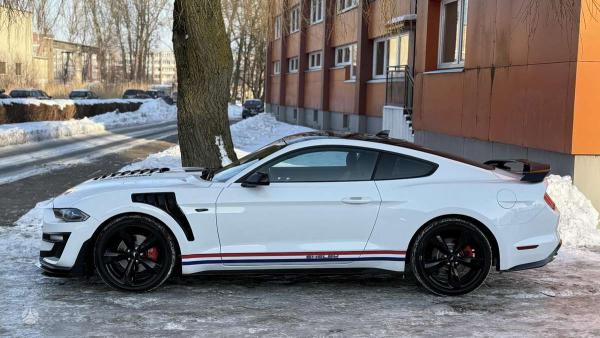 Balts Ford Mustang 2022 Klaipėda, ar dzinēja tilpumu 2.25 L un nobraukumu 58 tūkst. km par 26620 €, foto 3 vietnē AUTOMOTO.COM.LV