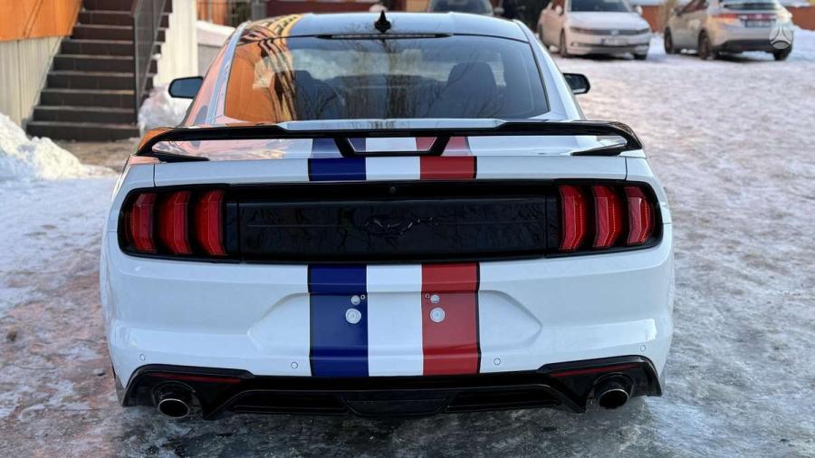 White Ford Mustang 2022 in Klaipeda, with an engine capacity of 2.25 L and mileage of 58 thousand km for 26620 €, photo 11 on AUTOMOTO.COM.LV