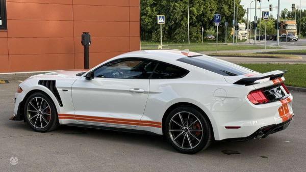 Balts Ford Mustang 2022 Klaipėda, ar dzinēja tilpumu 2.25 L un nobraukumu 67 tūkst. km par 26620 €, foto 4 vietnē AUTOMOTO.COM.LV