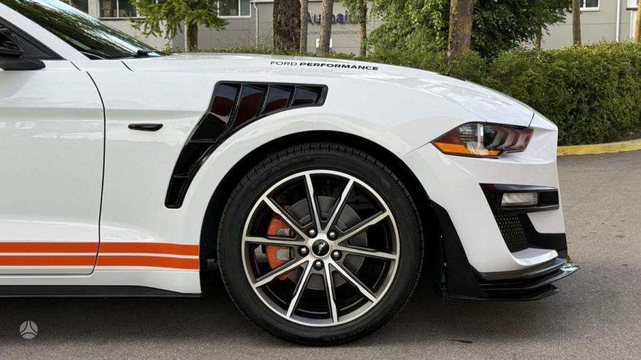 White Ford Mustang 2022 in Klaipeda, with an engine capacity of 2.25 L and mileage of 67 thousand km for 26620 €, photo 11 on AUTOMOTO.COM.LV