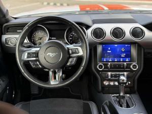 White Ford Mustang 2022 in Klaipeda, with an engine capacity of 2.25 L and mileage of 67 thousand km for 26620 €, photo 14 on AUTOMOTO.COM.LV