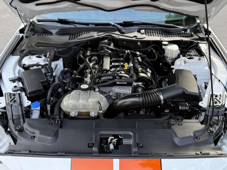 White Ford Mustang 2022 in Klaipeda, with an engine capacity of 2.25 L and mileage of 67 thousand km for 26620 €, photo 20 on AUTOMOTO.COM.LV