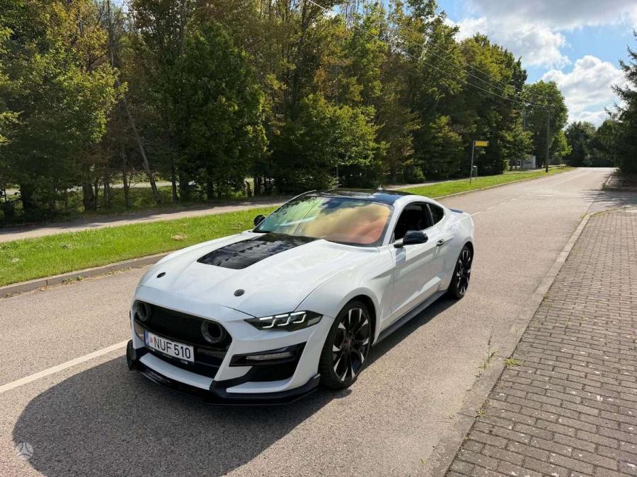 White Ford Mustang 2022 in Vilnius, with an engine capacity of 2.30 L and mileage of 70 thousand km for 20000 €, photo 4 on AUTOMOTO.COM.LV