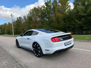 White Ford Mustang 2022 in Vilnius, with an engine capacity of 2.30 L and mileage of 70 thousand km for 20000 €, photo 7 on AUTOMOTO.COM.LV