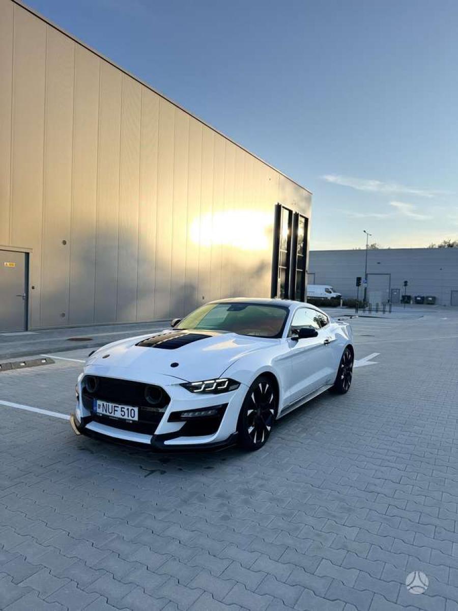 White Ford Mustang 2022 in Vilnius, with an engine capacity of 2.30 L and mileage of 70 thousand km for 20000 €, photo 8 on AUTOMOTO.COM.LV