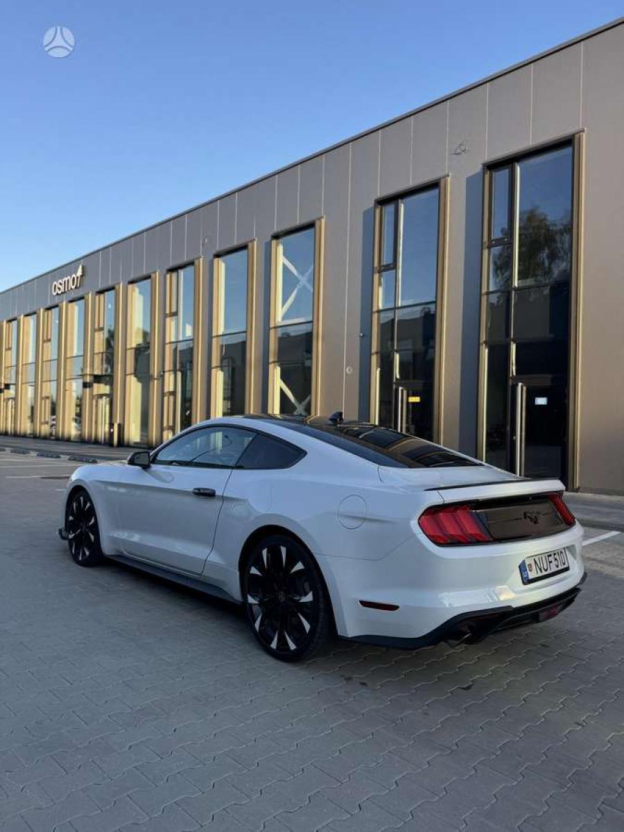 White Ford Mustang 2022 in Vilnius, with an engine capacity of 2.30 L and mileage of 70 thousand km for 20000 €, photo 9 on AUTOMOTO.COM.LV