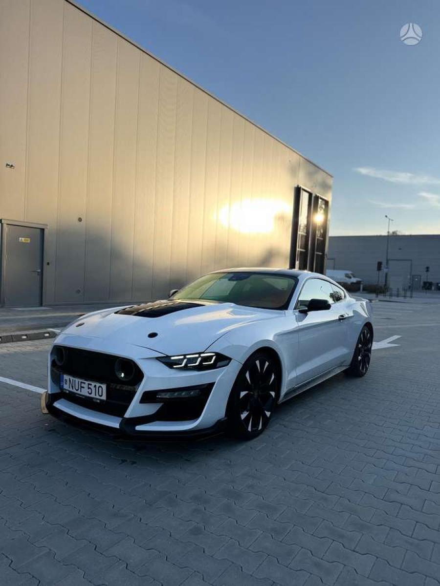 White Ford Mustang 2022 in Vilnius, with an engine capacity of 2.30 L and mileage of 70 thousand km for 20000 €, photo 10 on AUTOMOTO.COM.LV