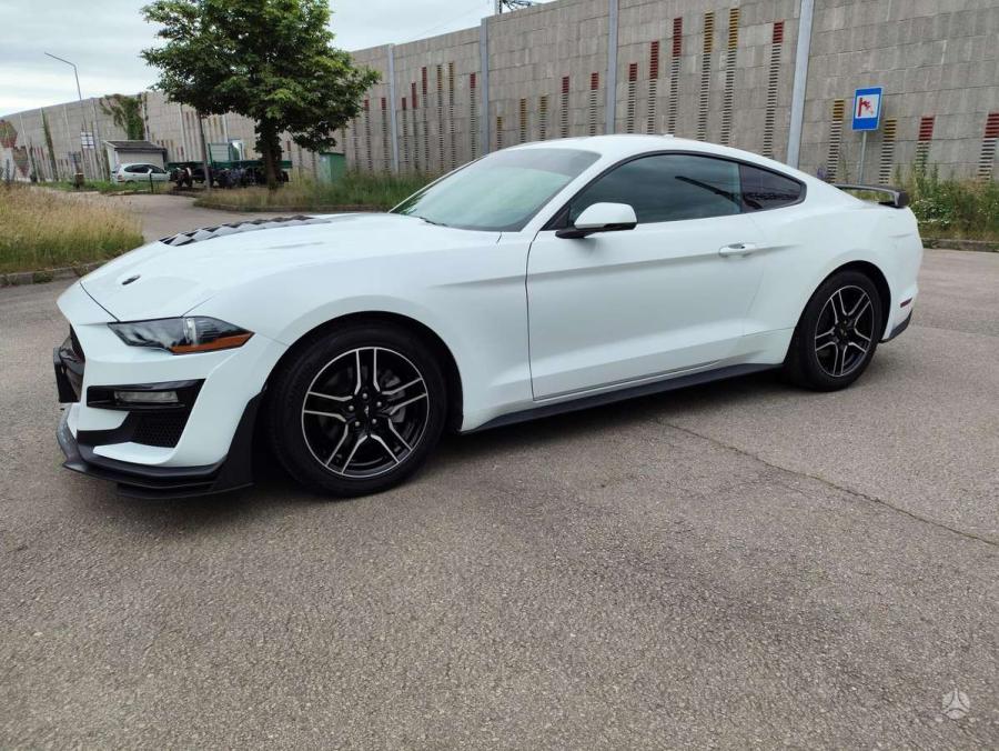 Balts Ford Mustang 2023 Šauļi, ar dzinēja tilpumu 2.25 L un nobraukumu 99 tūkst. km par 23000 €, foto 4 vietnē AUTOMOTO.COM.LV