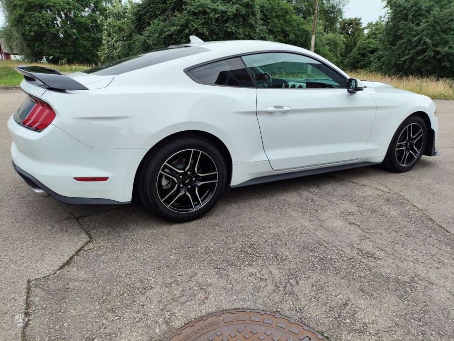 Balts Ford Mustang 2023 Šauļi, ar dzinēja tilpumu 2.25 L un nobraukumu 99 tūkst. km par 23000 €, foto 12 vietnē AUTOMOTO.COM.LV