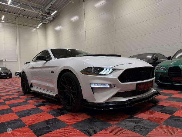 Balts Ford Mustang 2023 Viļņa, ar dzinēja tilpumu 5.00 L un nobraukumu 21 tūkst. km par 34900 €, foto 3 vietnē AUTOMOTO.COM.LV