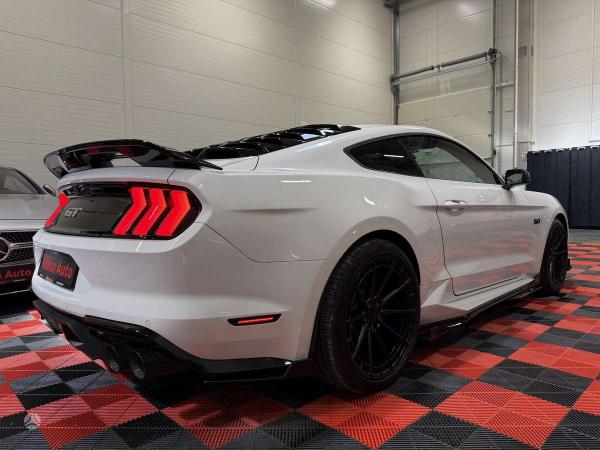 Balts Ford Mustang 2023 Viļņa, ar dzinēja tilpumu 5.00 L un nobraukumu 21 tūkst. km par 34900 €, foto 4 vietnē AUTOMOTO.COM.LV