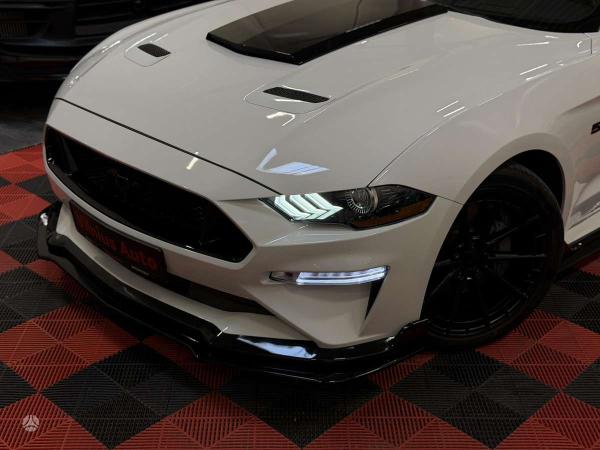 Balts Ford Mustang 2023 Viļņa, ar dzinēja tilpumu 5.00 L un nobraukumu 21 tūkst. km par 34900 €, foto 7 vietnē AUTOMOTO.COM.LV