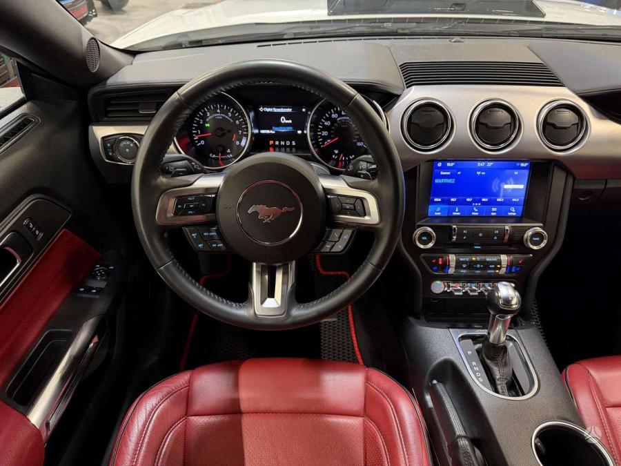 White Ford Mustang 2023 in Vilnius, with an engine capacity of 5.00 L and mileage of 21 thousand km for 34900 €, photo 21 on AUTOMOTO.COM.LV