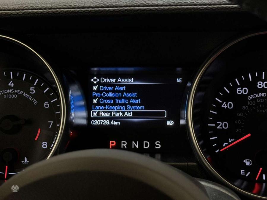 White Ford Mustang 2023 in Vilnius, with an engine capacity of 5.00 L and mileage of 21 thousand km for 34900 €, photo 25 on AUTOMOTO.COM.LV