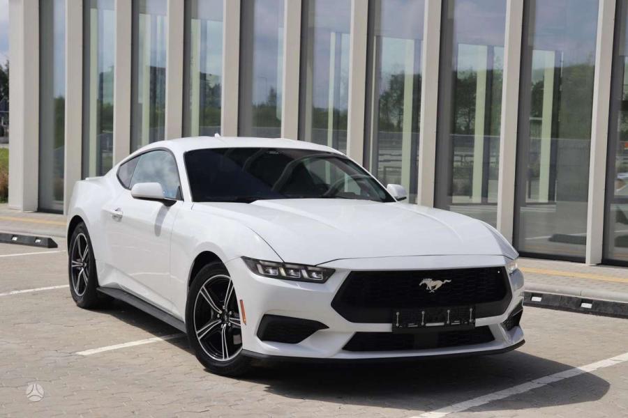 White Ford Mustang 2024 in Vilnius, with an engine capacity of 2.30 L and mileage of 60 thousand km for 28799 €, photo 8 on AUTOMOTO.COM.LV