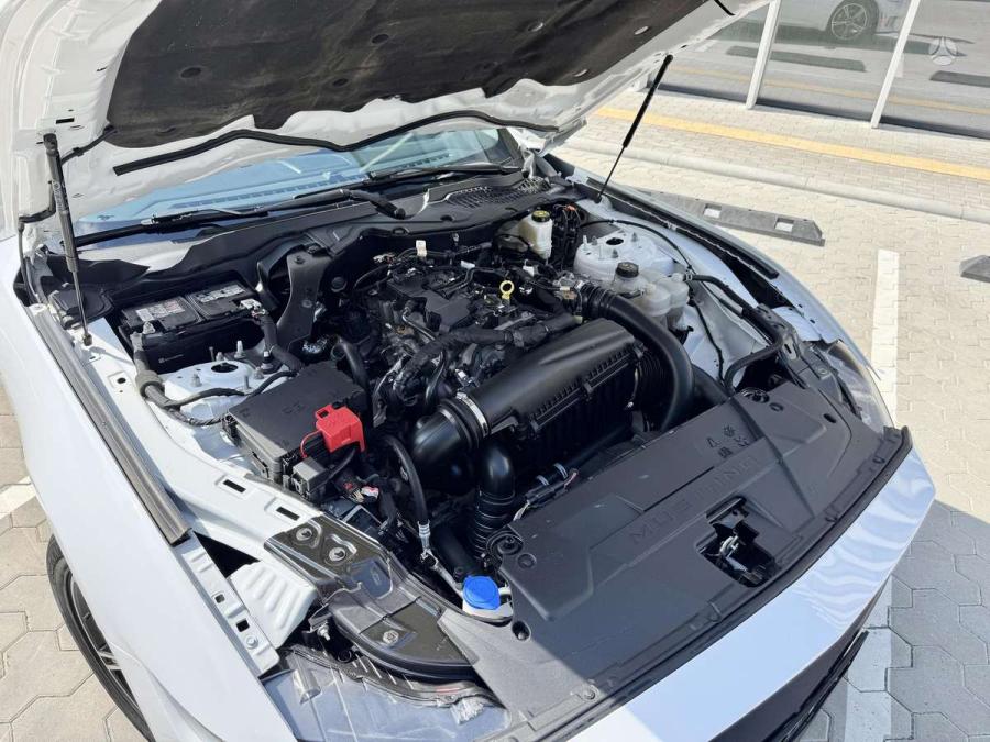 White Ford Mustang 2024 in Vilnius, with an engine capacity of 2.30 L and mileage of 60 thousand km for 28799 €, photo 26 on AUTOMOTO.COM.LV