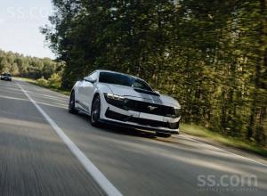Balts Ford Mustang 2024 Rīga, ar dzinēja tilpumu 2.30 L un nobraukumu 17 tūkst. km par 42000 €, foto  vietnē AUTOMOTO.COM.LV
