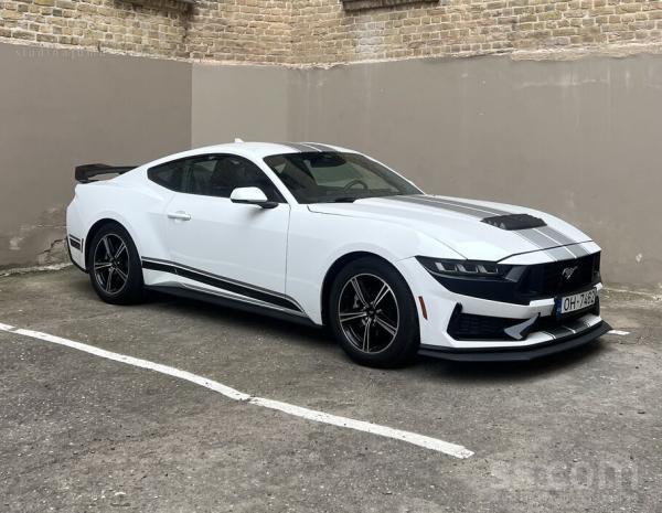 White Ford Mustang 2024 in Riga, with an engine capacity of 2.30 L and mileage of 17 thousand km for 42000 €, photo 3 on AUTOMOTO.COM.LV