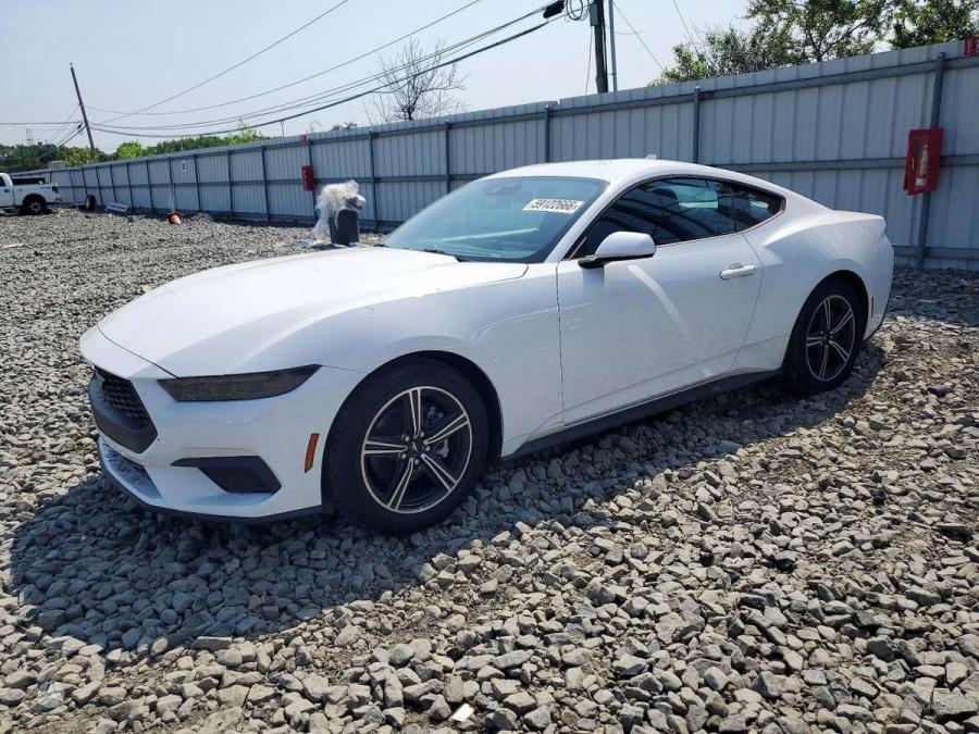 White Ford Mustang 2025 in Vilnius, with an engine capacity of 2.25 L and mileage of 22 thousand km for 11999 €, photo 1 on AUTOMOTO.COM.LV