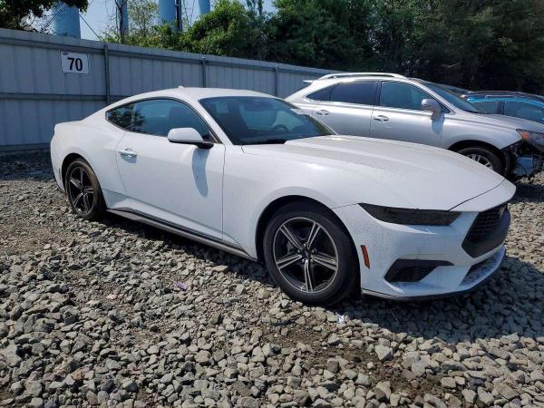 White Ford Mustang 2025 in Vilnius, with an engine capacity of 2.25 L and mileage of 22 thousand km for 11999 €, photo 4 on AUTOMOTO.COM.LV