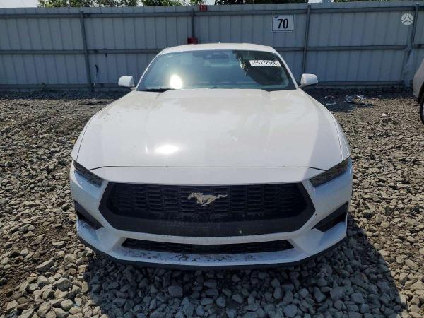 White Ford Mustang 2025 in Vilnius, with an engine capacity of 2.25 L and mileage of 22 thousand km for 11999 €, photo 5 on AUTOMOTO.COM.LV