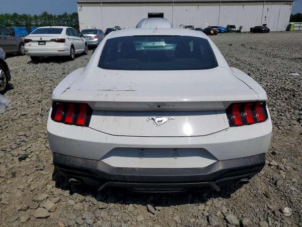 White Ford Mustang 2025 in Vilnius, with an engine capacity of 2.25 L and mileage of 22 thousand km for 11999 €, photo 6 on AUTOMOTO.COM.LV
