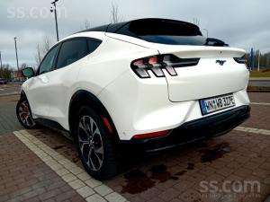 Белый Форд Мустанг 2023 в Рига, объемом двигателя 2.30 л и пробегом 29 тыс. км за 31000 €, фото 6 на AUTOMOTO.COM.LV