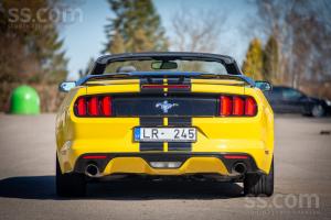 Yellow Ford Mustang 2015 in Riga, with an engine capacity of 3.70 L and mileage of 130 thousand km for 26500 €, photo 8 on AUTOMOTO.COM.LV