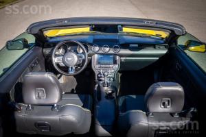 Yellow Ford Mustang 2015 in Riga, with an engine capacity of 3.70 L and mileage of 130 thousand km for 26500 €, photo 11 on AUTOMOTO.COM.LV